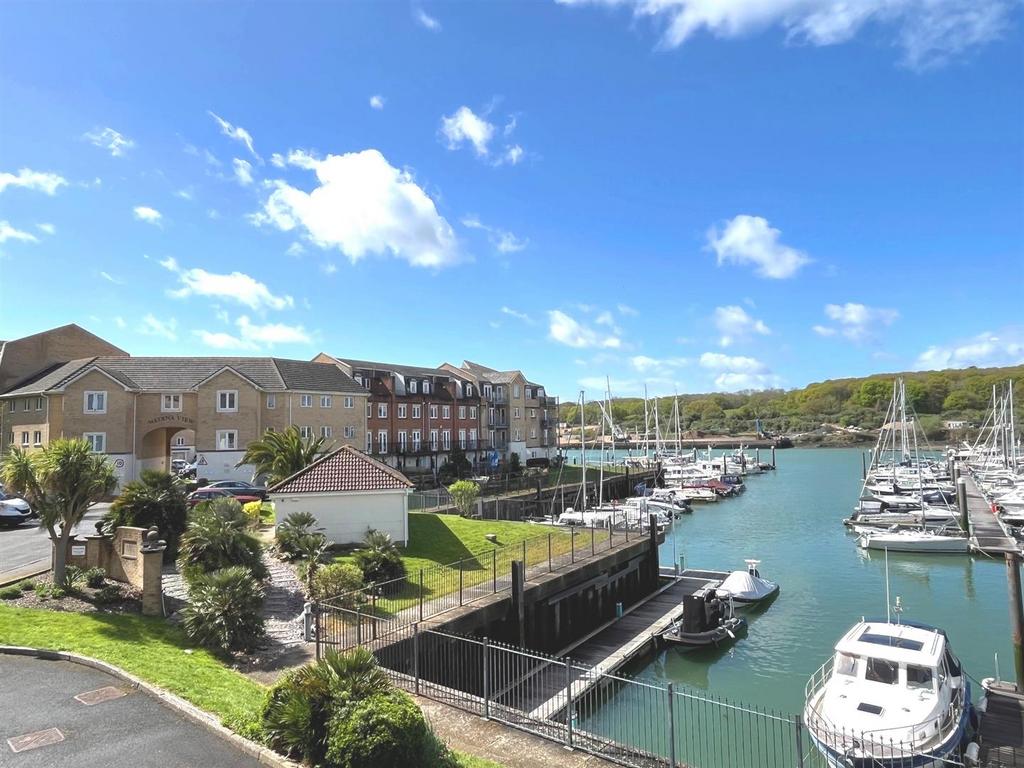 Medina View, East Cowes 2 bed flat - £179,950