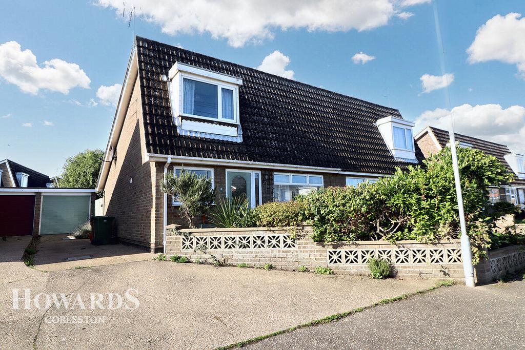 Erica Way, Gorleston 3 bed semi-detached house - £200,000