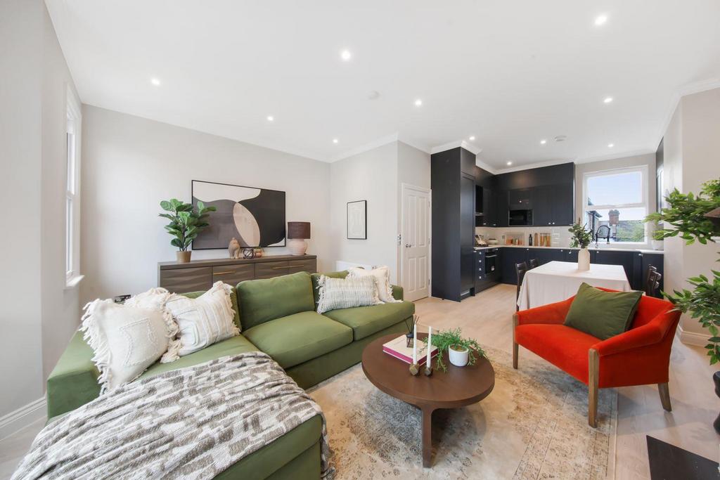 Leghorn Road, London, NW10 4 bed apartment - £650,000