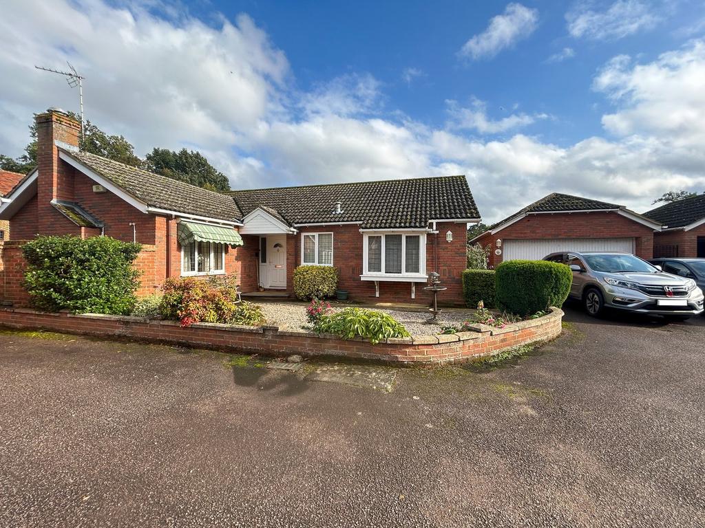 Church Farm Close, Sutton, Sandy, SG19 3 bed detached bungalow - £565,000