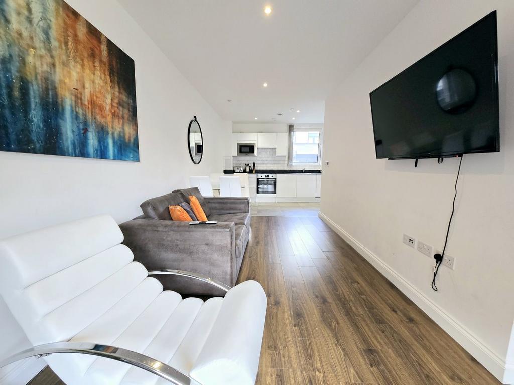 Sligo House, Watford Heath 1 bed flat - £1,400 pcm (£323 pw)