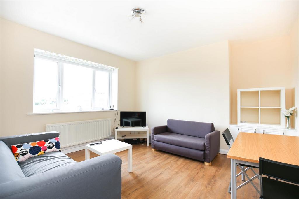City Road, Newcastle Upon Tyne NE1 3 bed flat - £1,209 pcm (£279 pw)