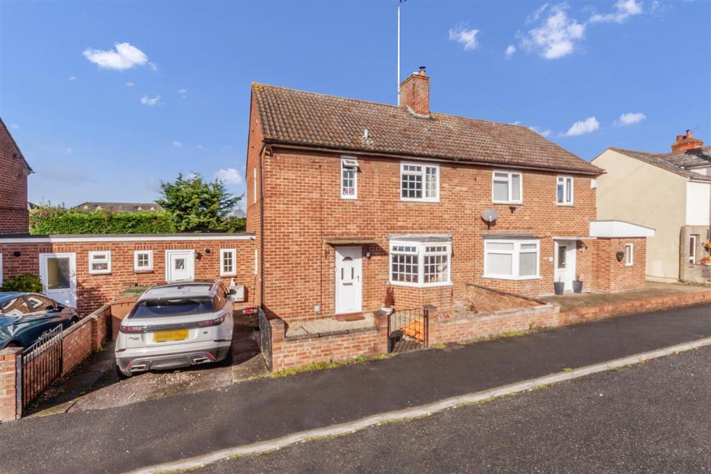 Kings Road, Evesham 3 bed semi-detached house - £279,950