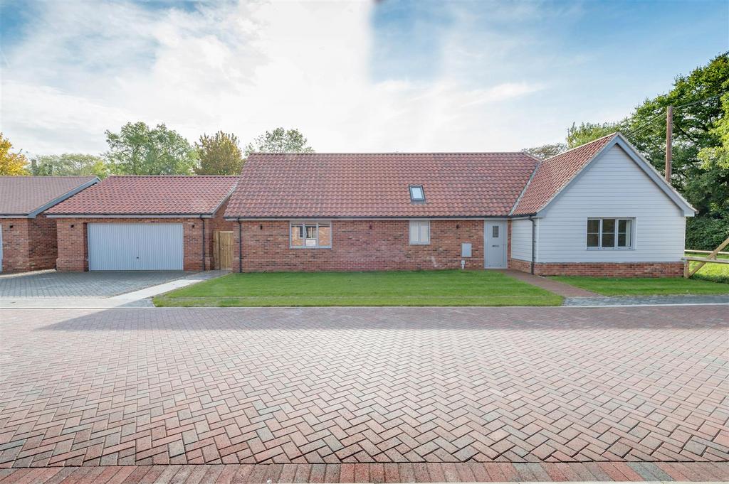Jack Way, Stowmarket IP14 3 bed detached bungalow - £625,000