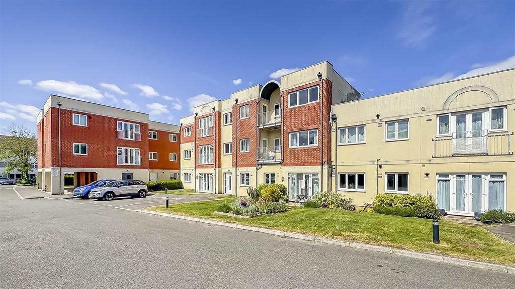 Urbis, Wolf Lane, Windsor 2 bed apartment for sale - £285,000