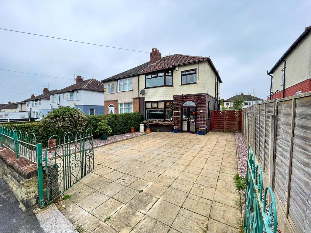 Brinnington Road, Brinnington 3 bed semi-detached house - £220,000