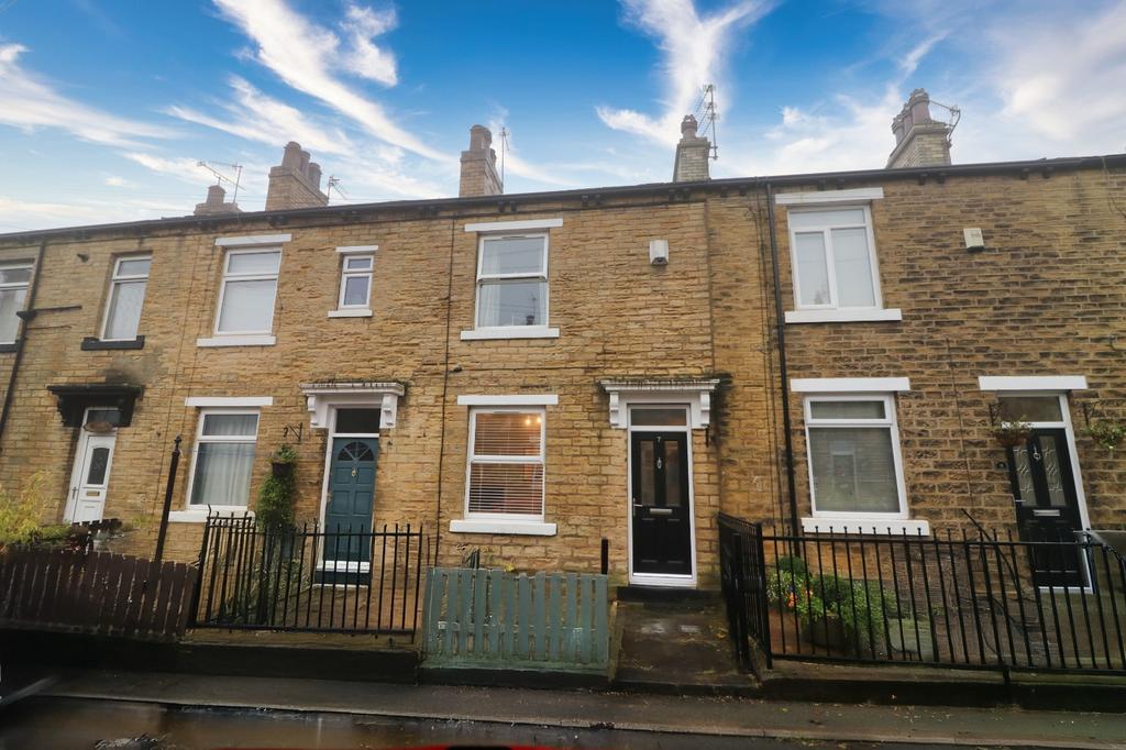 Whitaker Street, Farsley, Pudsey... 2 bed terraced house - £180,000