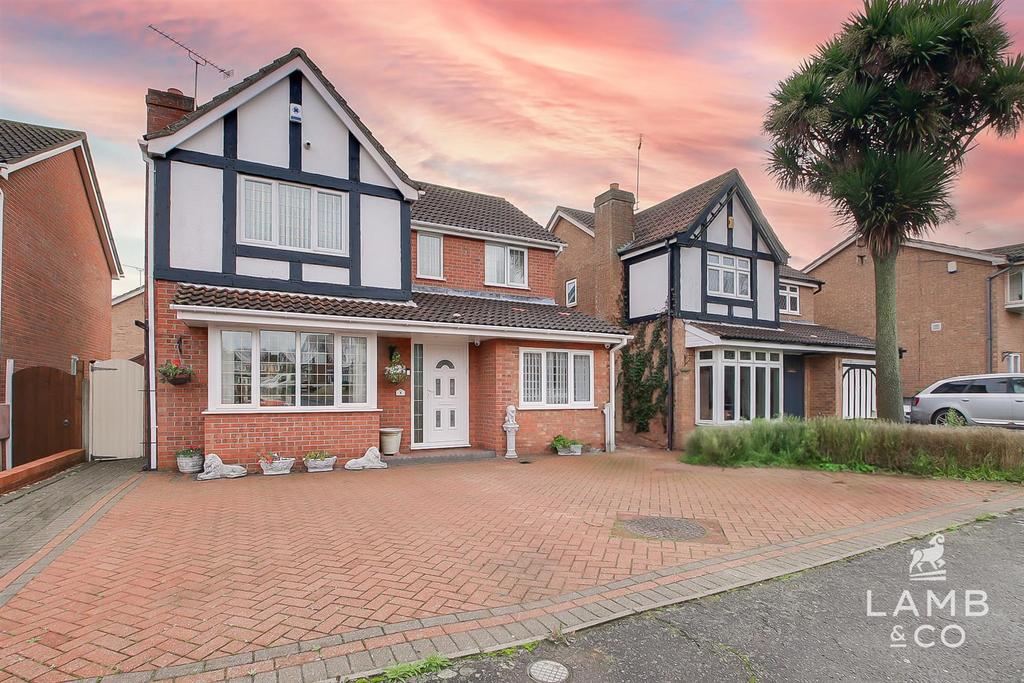 Archery Fields, Clacton-On-Sea CO15 5 bed detached house - £350,000