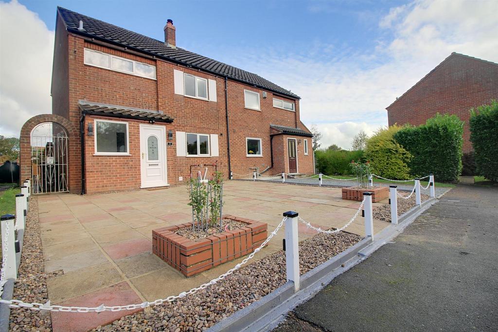 Yew Tree Court, Hockering 3 bed semi-detached house - £1,000 pcm (£231 pw)