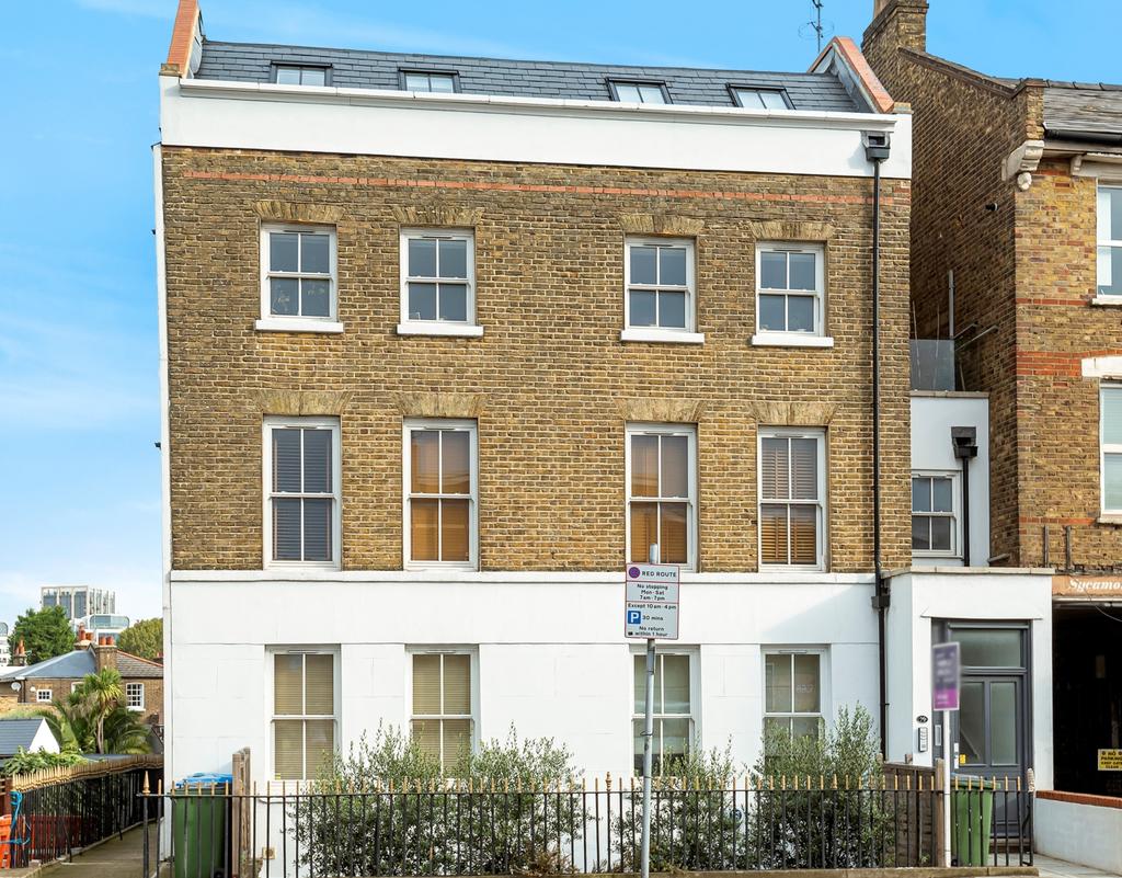 Blackheath Road London SE10 2 bed flat - £2,200 pcm (£508 pw)