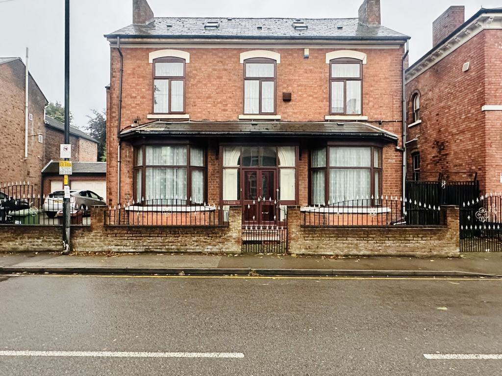 New Road, Willenhall, WV13 6 bed detached house - £1,500 pcm (£346 pw)
