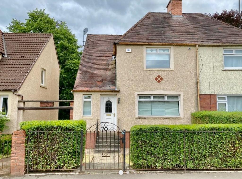 Lomond Road, Coatbridge ML5 3 bed semi-detached house - £875 pcm (£202 pw)
