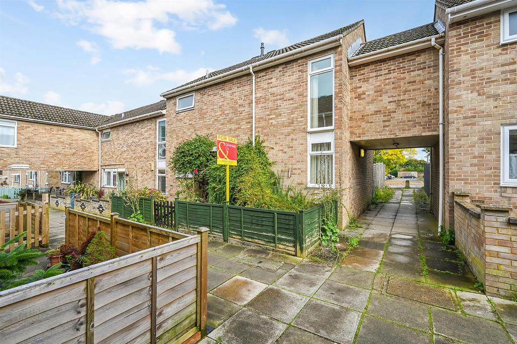 Nelson Walk, Andover 4 bed terraced house - £215,000