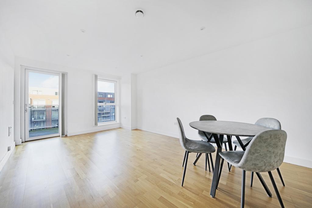 Zenith Close, London 2 bed flat - £1,800 pcm (£415 pw)