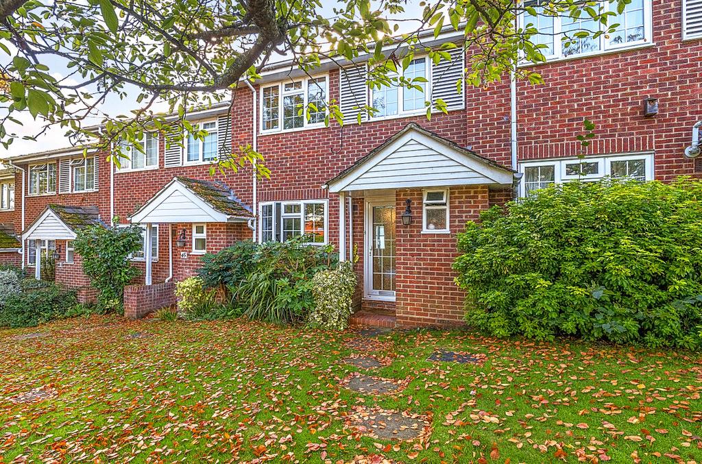 Belgrave Manor, Woking GU22 3 bed terraced house - £475,000
