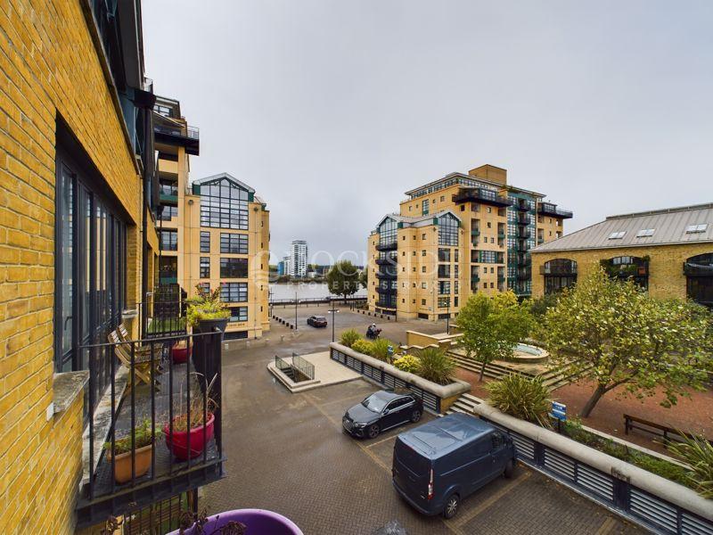 Burrells Wharf Square, London 2 bed apartment - £2,200 pcm (£508 pw)