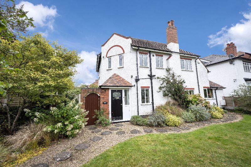 9 Norton Road, Stourbridge DY8 3 bed detached house - £595,000