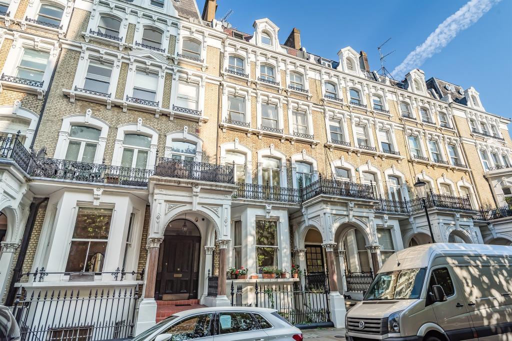 Redcliffe Square, Kensington, London... 2 bed apartment - £2,400 pcm (£ ...