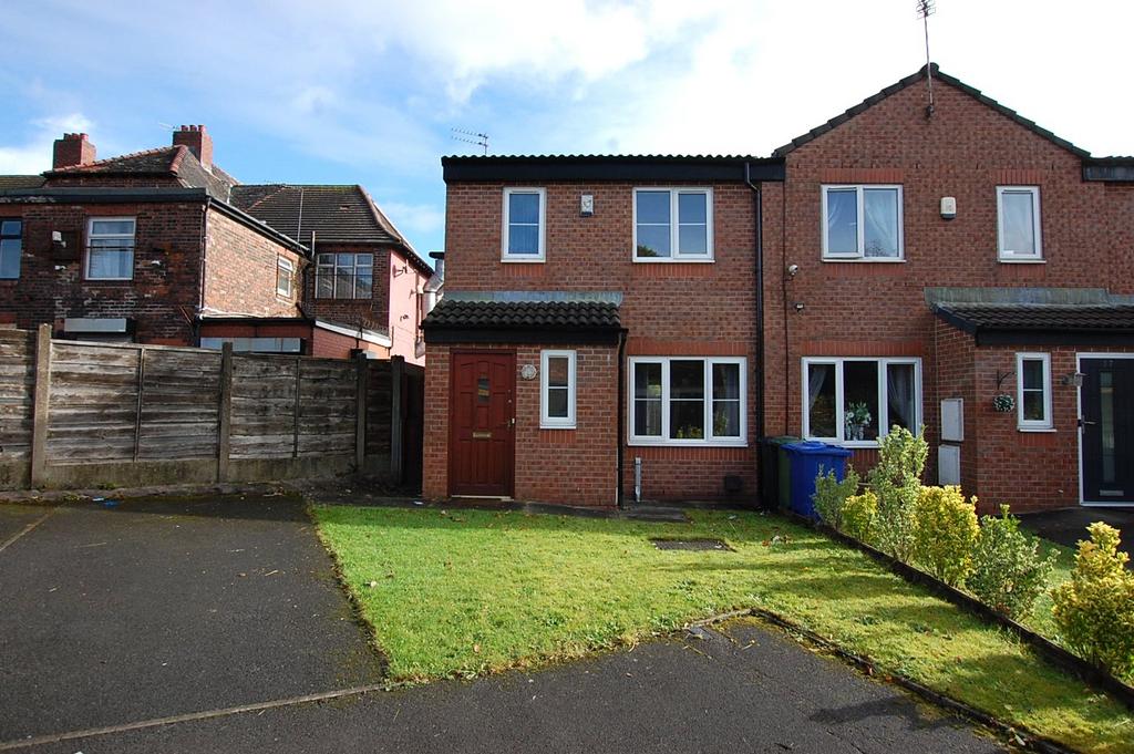Carr Street, Greater Manchester OL6 3 bed end of terrace house - £200,000