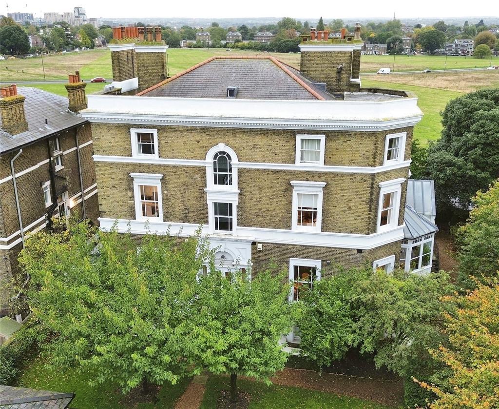 Shooters Hill Road, London SE3 2 bed flat - £975,000