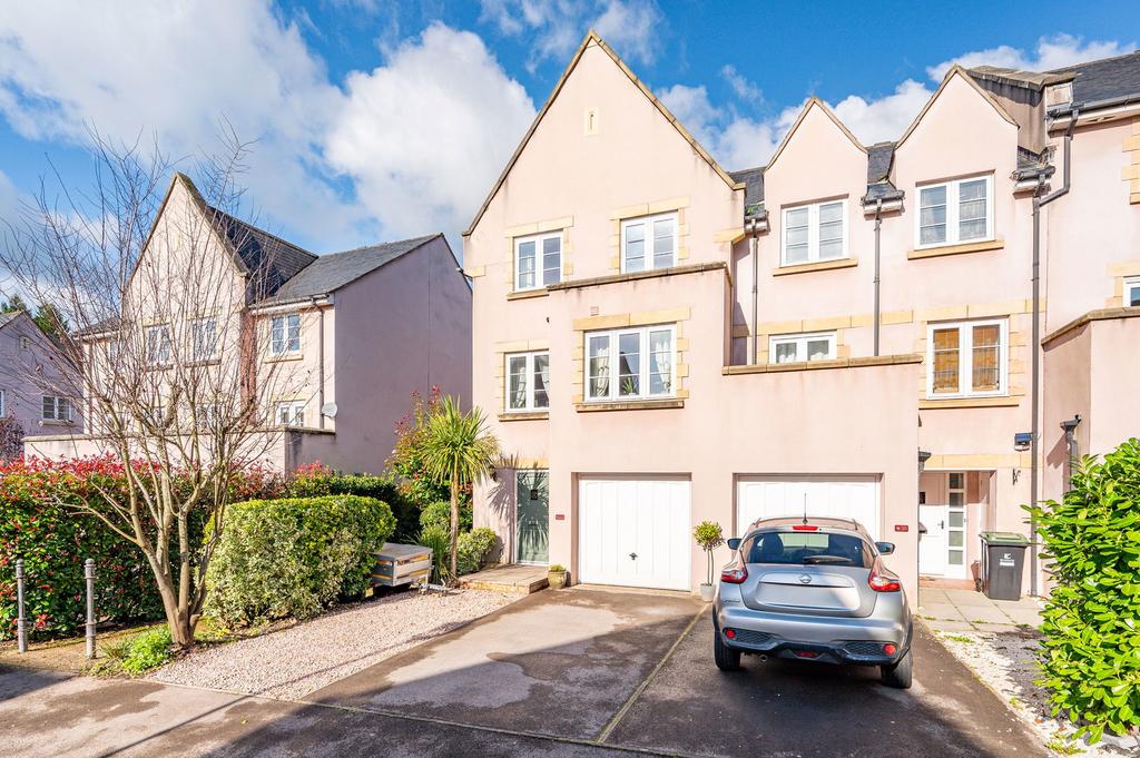 Bay Tree Lane, Abergavenny NP7 4 bed end of terrace house - £425,000