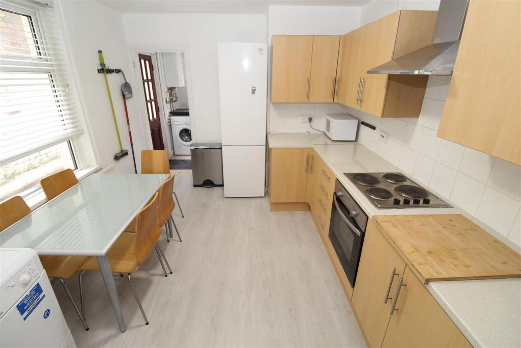 Salisbury Road, Cardiff CF24 5 bed private hall to rent - £2,475 pcm (£ ...
