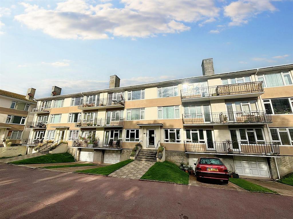 Carew Road, Eastbourne 2 bed flat - £205,000