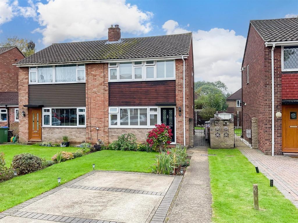 Ranworth Close, Erith, Kent 3 bed semi-detached house - £415,000