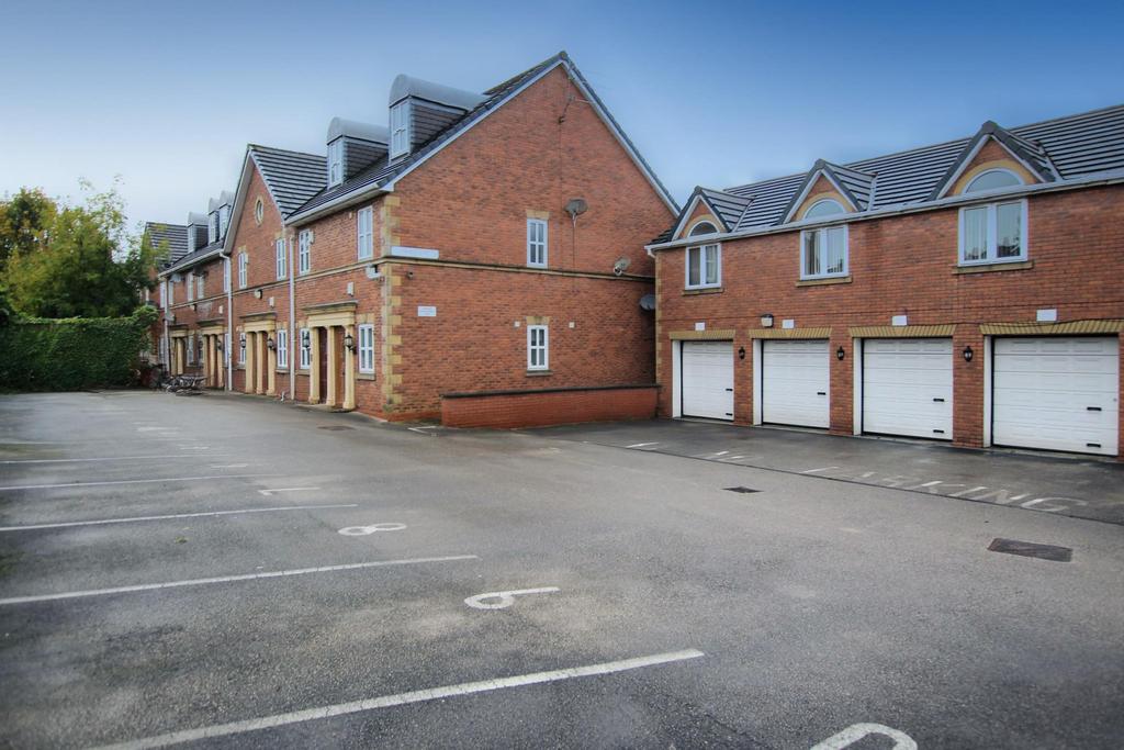 Aron Court, Prescot L34 2 bed flat for sale - £123,000
