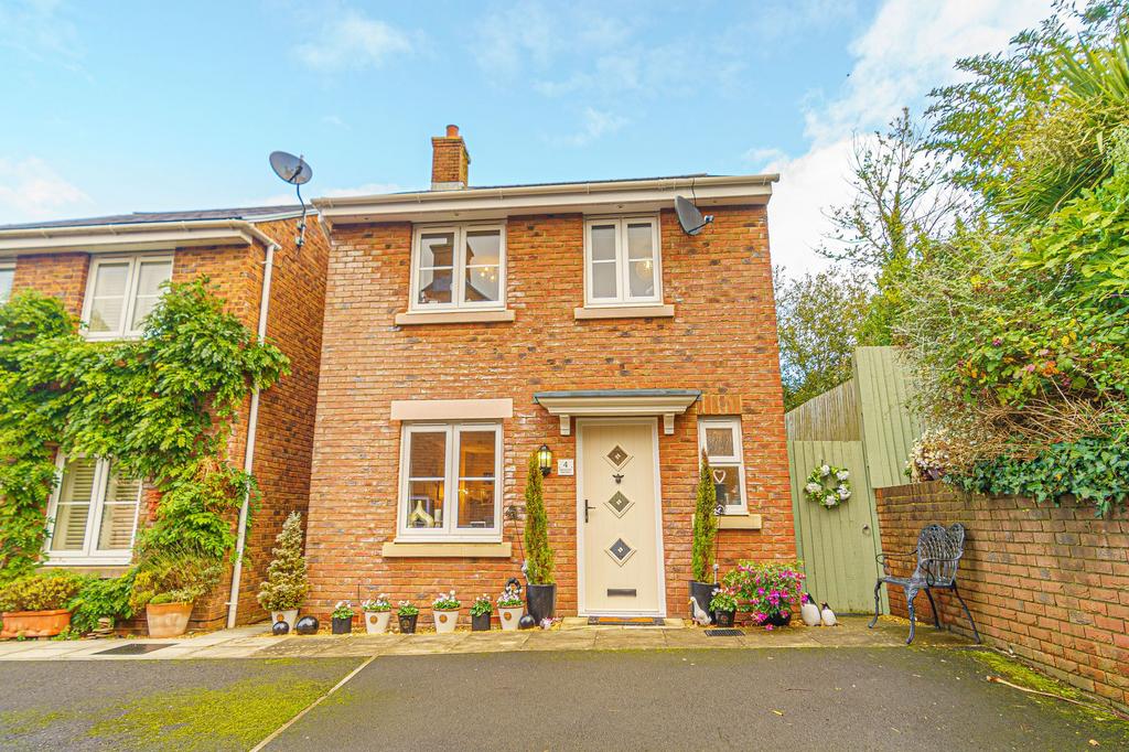 Ash Tree Road, Caerwent, NP26 3 bed detached house for sale - £300,000