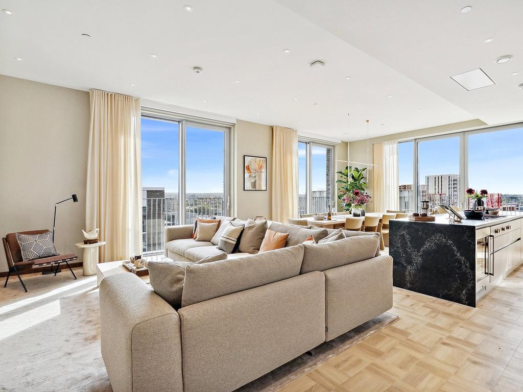 Bloom East, Nine Elms Lane, SW11 3 bed penthouse - £14,902 pcm (£3,439 pw)