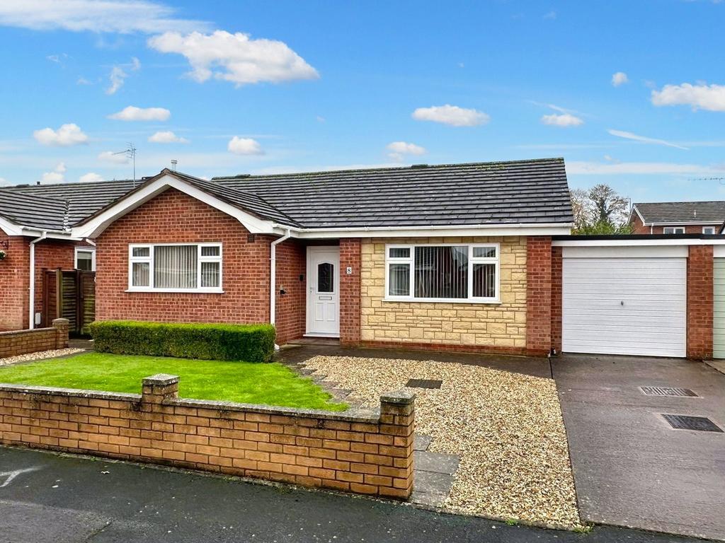 Irvine Close, Kings Acre, Hereford, HR4 2 bed bungalow for sale - £325,000