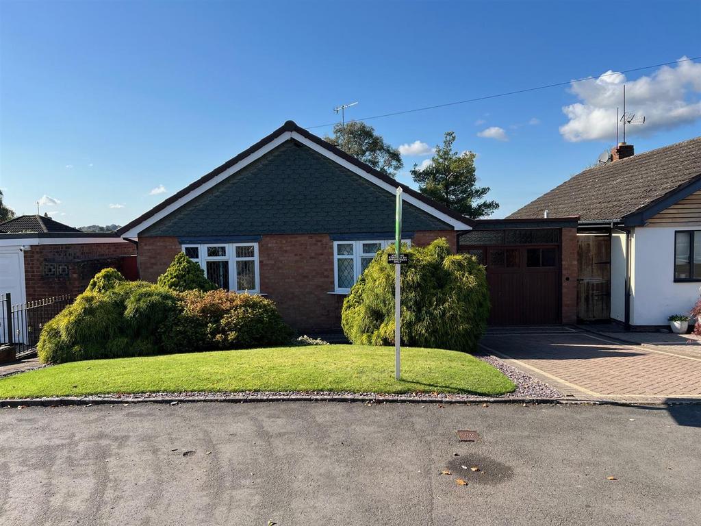 Love Lane, Stourbridge, DY8 2DJ 2 bed detached bungalow for sale - £365,000