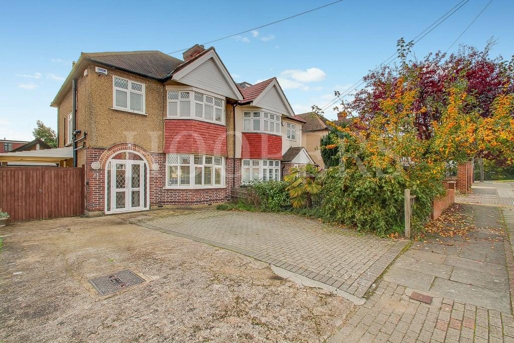 Rossdale Drive, London, NW9 3 bed semi-detached house - £750,000