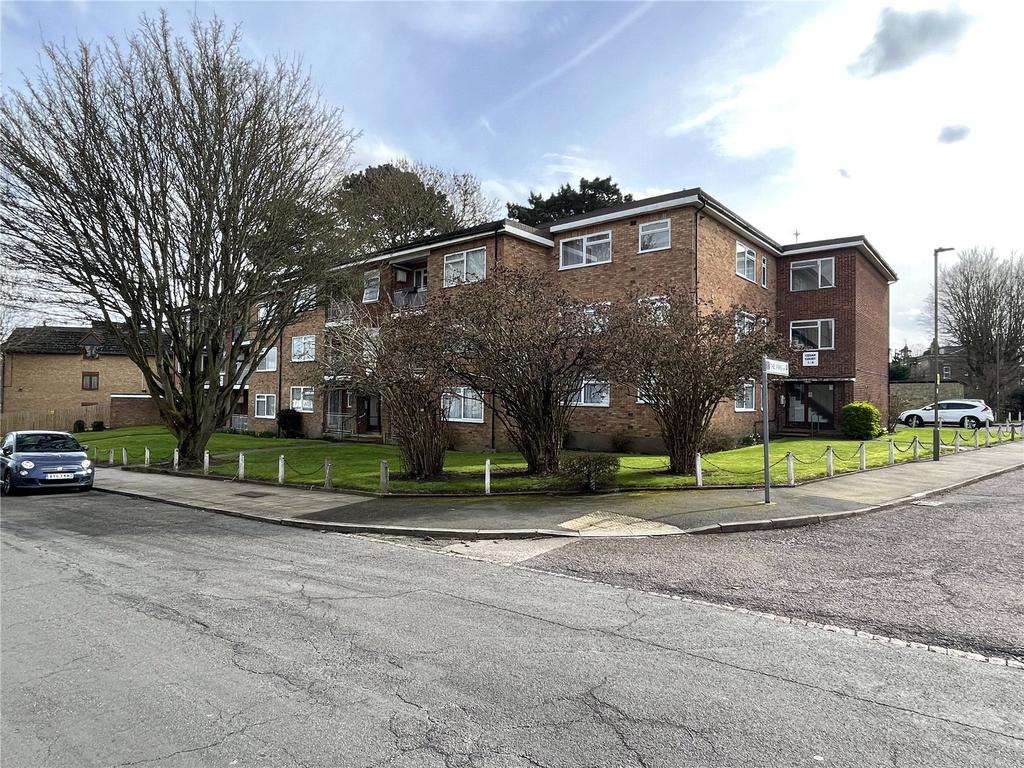 Athenaeum Road, London N20 1 bed apartment - £1,400 pcm (£323 pw)