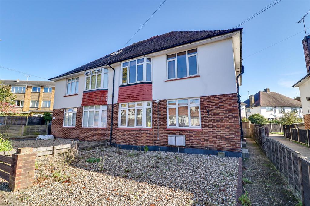 Herschell Road, Leigh-On-Sea SS9 2 bed flat - £290,000