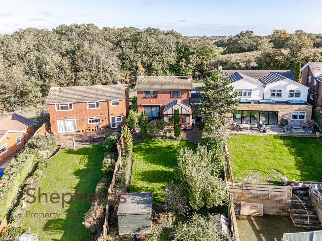 Maplecroft Lane, Nazeing EN9 3 bed detached house - £649,950