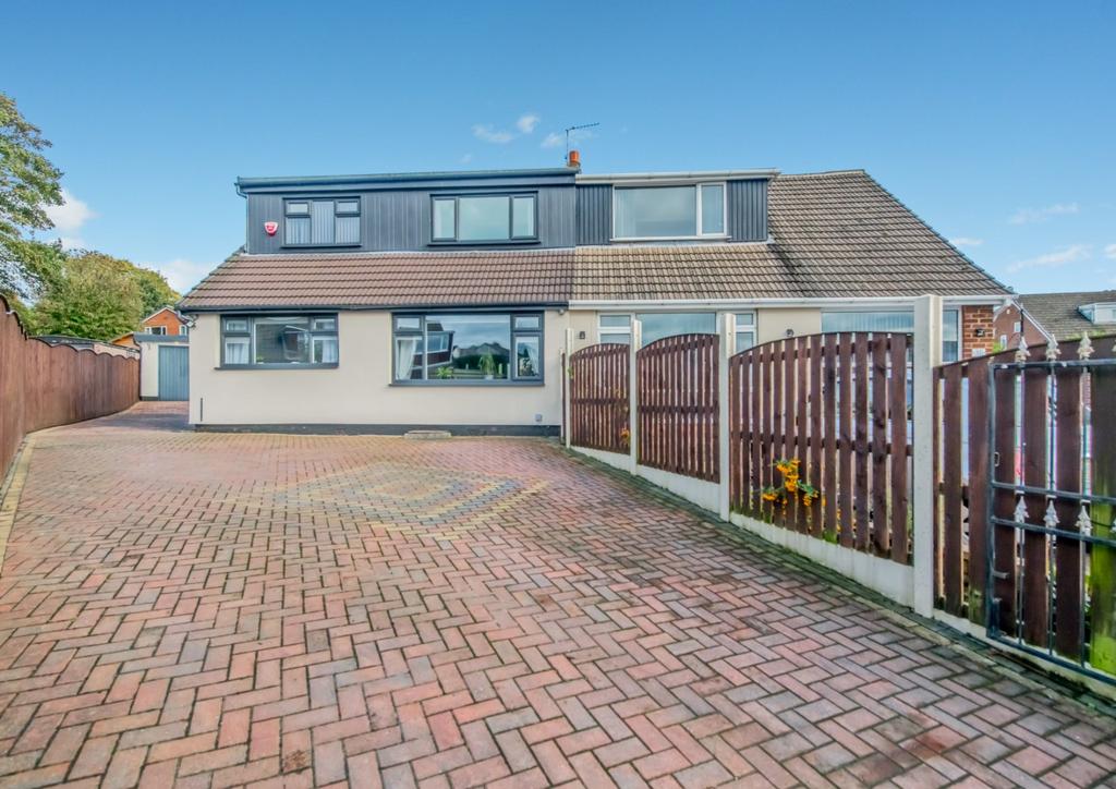 Fairfield Drive, Heckmondwike, West... 4 bed semi-detached house - £260,000