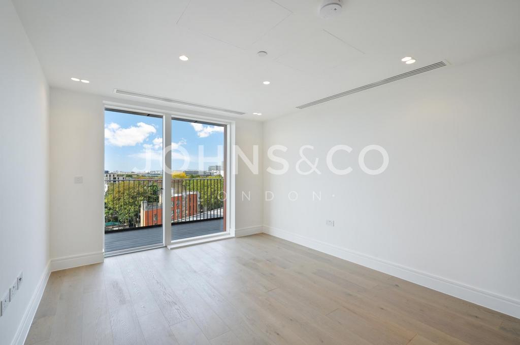 Empire House, Chiswick Green, London, W4 1 bed apartment - £2,297 pcm ...
