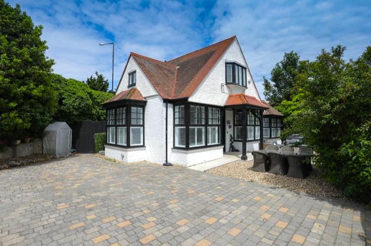 All Saints Avenue, Margate CT9 5 bed detached house - £570,000