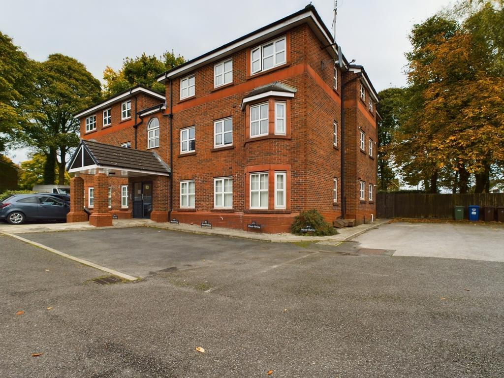 Pear Tree Court, Aspull, Wigan, WN2 1RH 2 bed flat - £700 pcm (£162 pw)