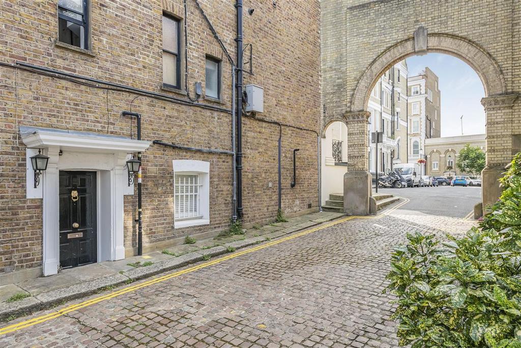 London SW7 1 bed flat - £2,817 pcm (£650 pw)