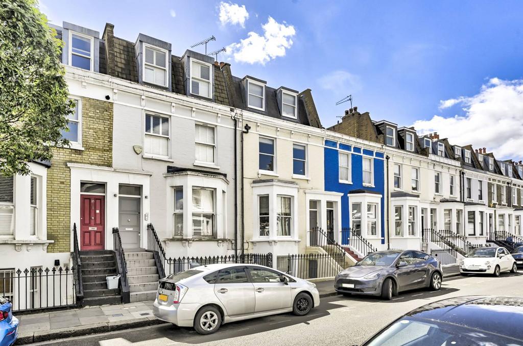 Halford Road, Fulham, London, SW6 2 bed flat - £2,925 pcm (£675 pw)