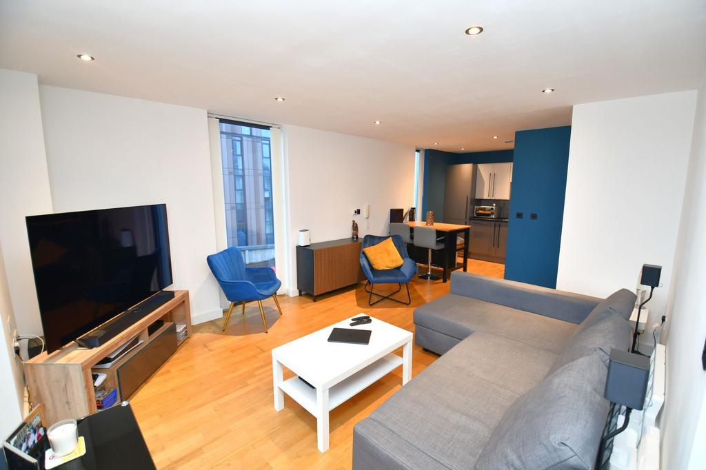 The Quays, Millennium Tower, M50 1 bed flat - £160,000