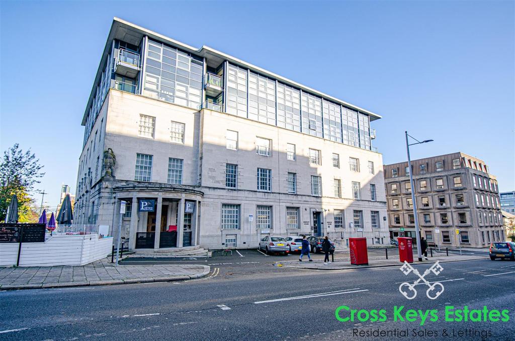 Notte Street, Plymouth PL1 2 bed apartment - £875 pcm (£202 pw)