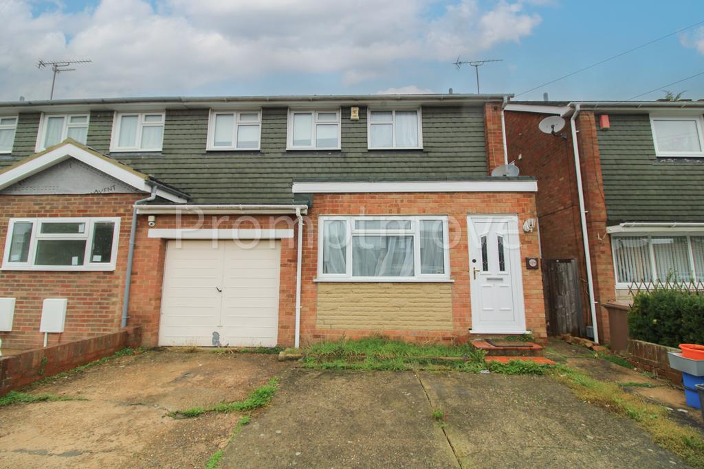 St Joseph's Close Luton LU3 1ST 3 bed semi-detached house - £1,500 pcm ...
