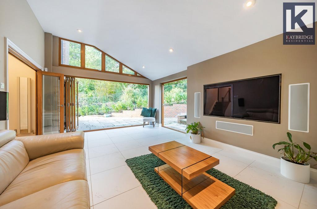 Parklands Way, Worcester Park, KT4 4 bed detached house - £800,000