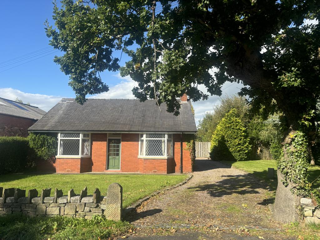 Blackgate Lane, Tarleton PR4 2 bed detached bungalow - £925 pcm (£213 pw)