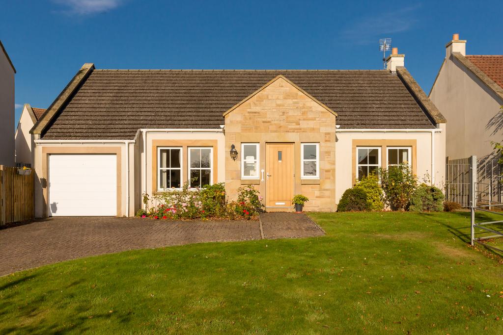32 Sunnyside, Strathkinness, St... 3 bed bungalow - £400,000