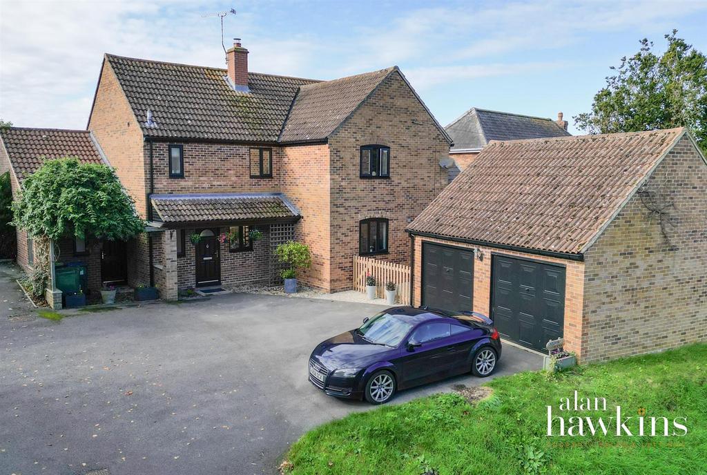 Broad Town, Swindon SN4 7 4 bed detached house for sale - £725,000